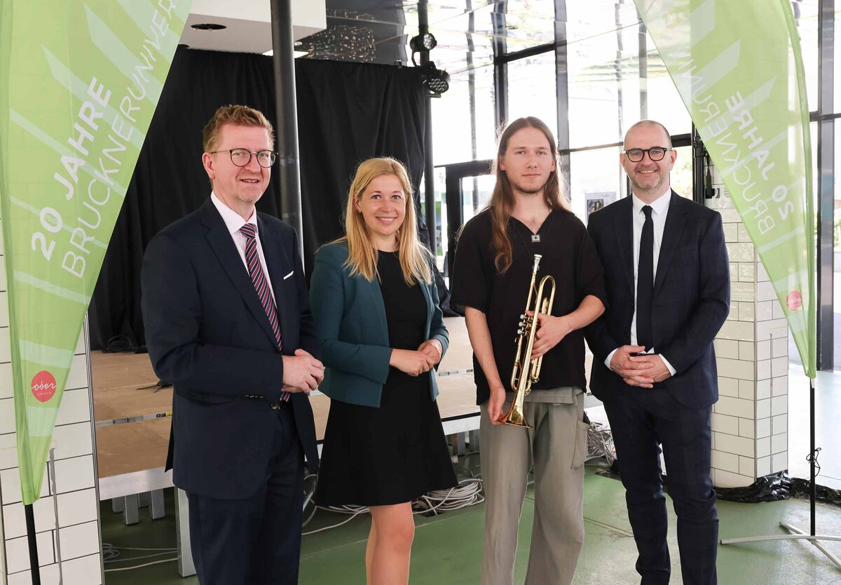 News Detail - Bruckneruni